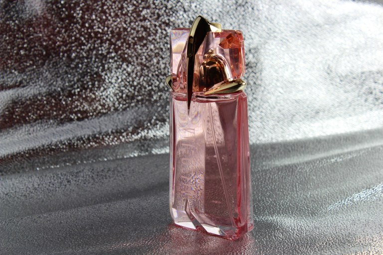 Perfume Review: ALIEN FLORA FUTURA by MUGLER – The Candy Perfume Boy