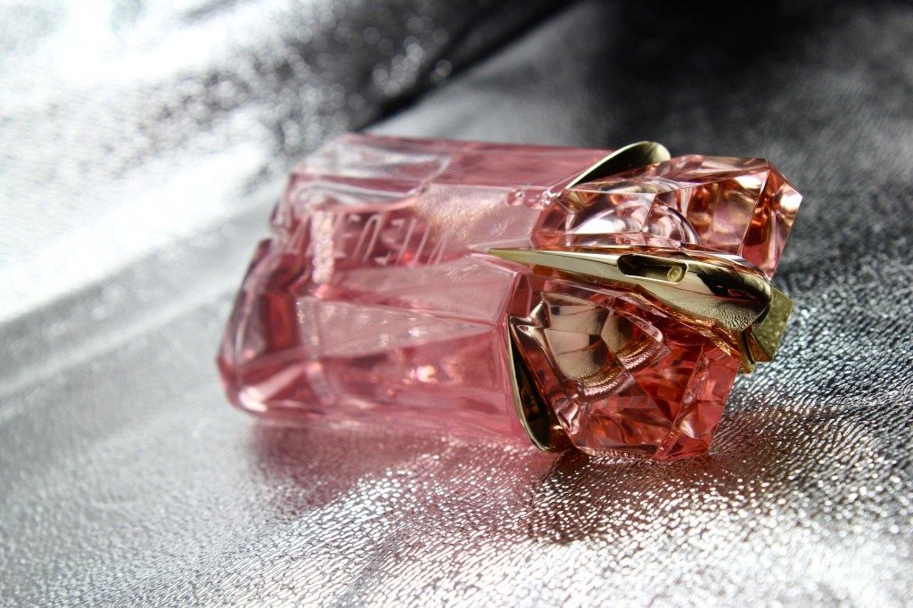 Perfume Review: ALIEN FLORA FUTURA by MUGLER – The Candy Perfume Boy